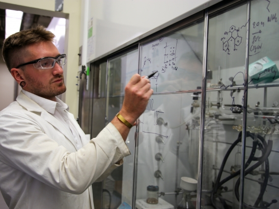 Solving renewable energy challenges with a new kind of nontoxic battery ...